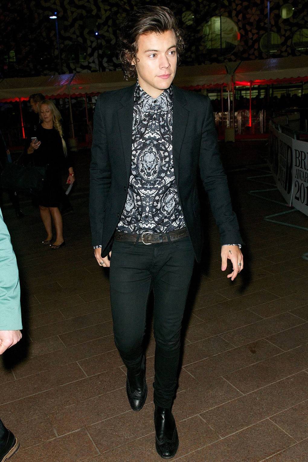Harry Styles: Fashion Story in Photos 2012 - 2021 (lots of shirts ...