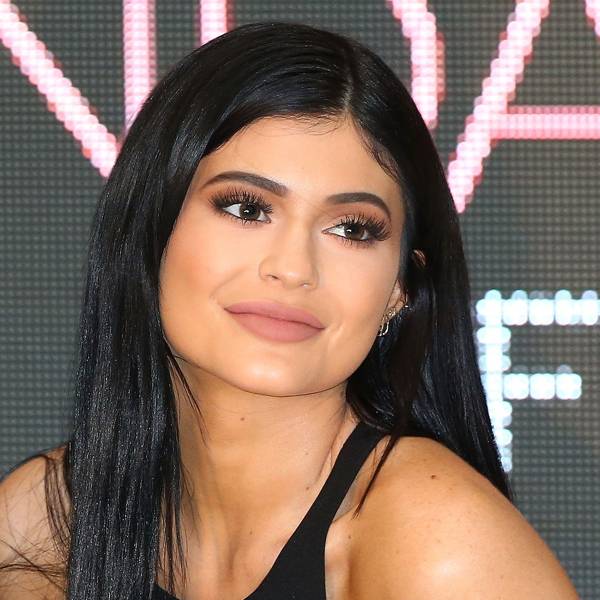 Kylie Jenner Hair & Beauty Look Book: Lips, Hair Colours & Makeup ...