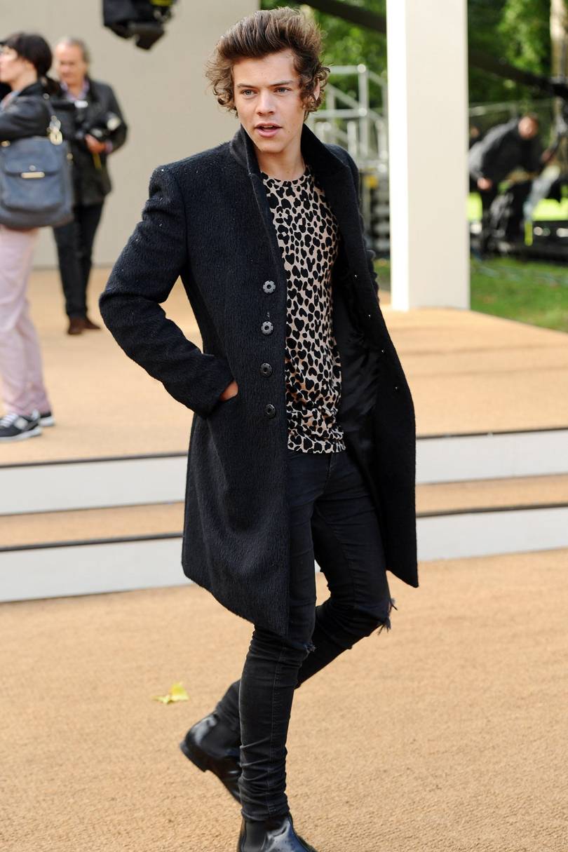 Harry Styles: Fashion Story in Photos 2012 - 2021 (lots of shirts ...