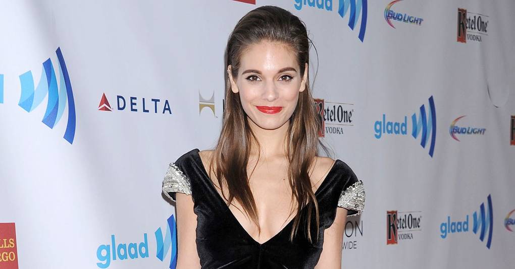 Caitlin Stasey Launches Feminist Nudity Website Called Herself Glamour Uk