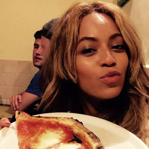 Celebrities Eating Pizza: Katy Perry, Jennifer Lawrence & Beyonce ...