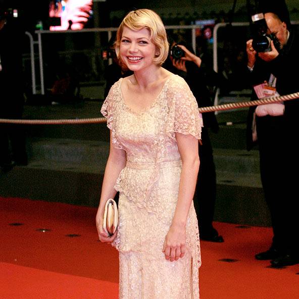 Michelle Williams' Fashion & Style Evolution - Celebrity Fashion ...