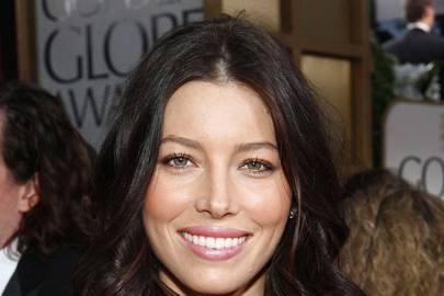 Jessica Biel’s curly Golden Globes style - celebrity hair and ...