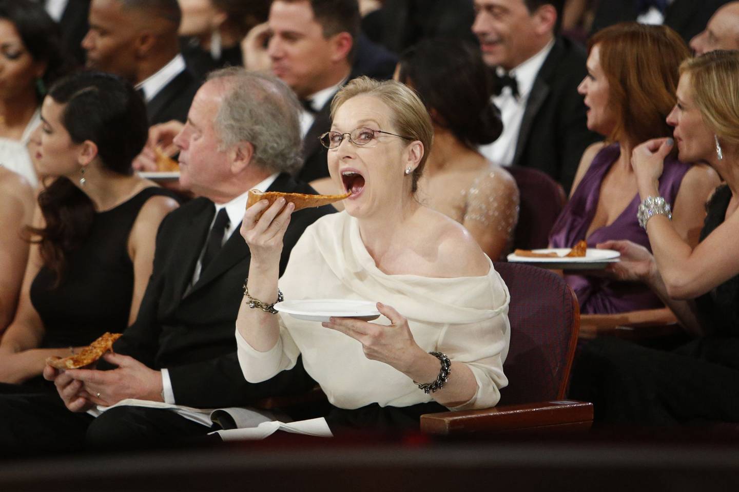 Celebrities Eating Pizza: Katy Perry, Jennifer Lawrence & Beyonce ...