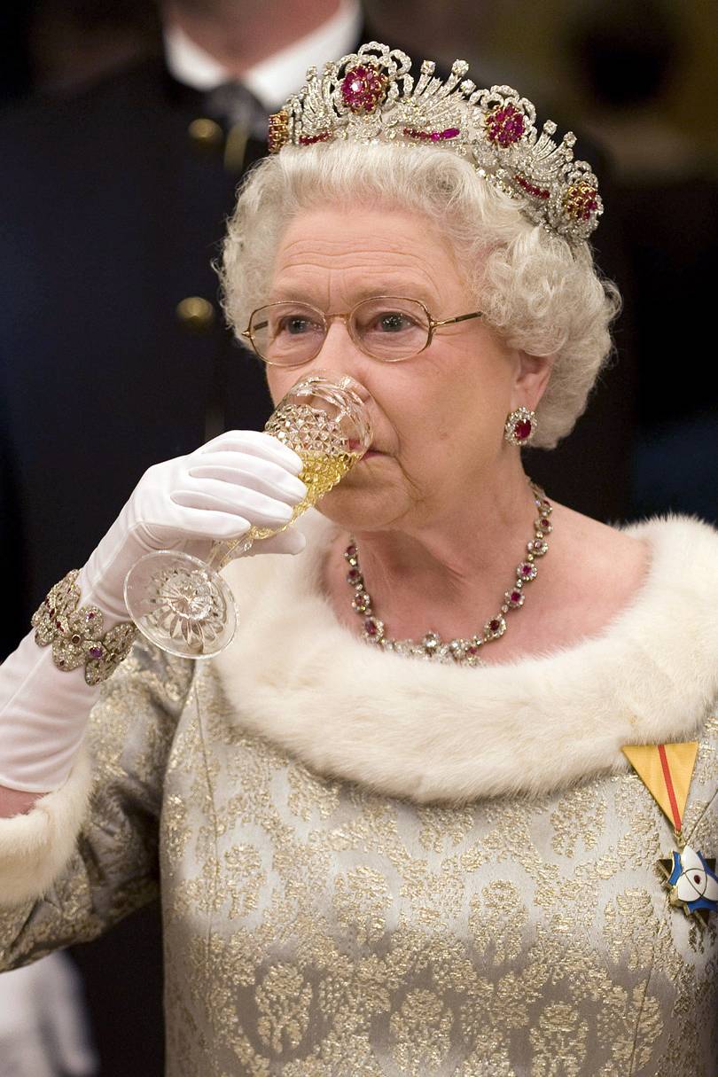 The Queen Has Four Alcoholic Drinks A Day | Glamour UK