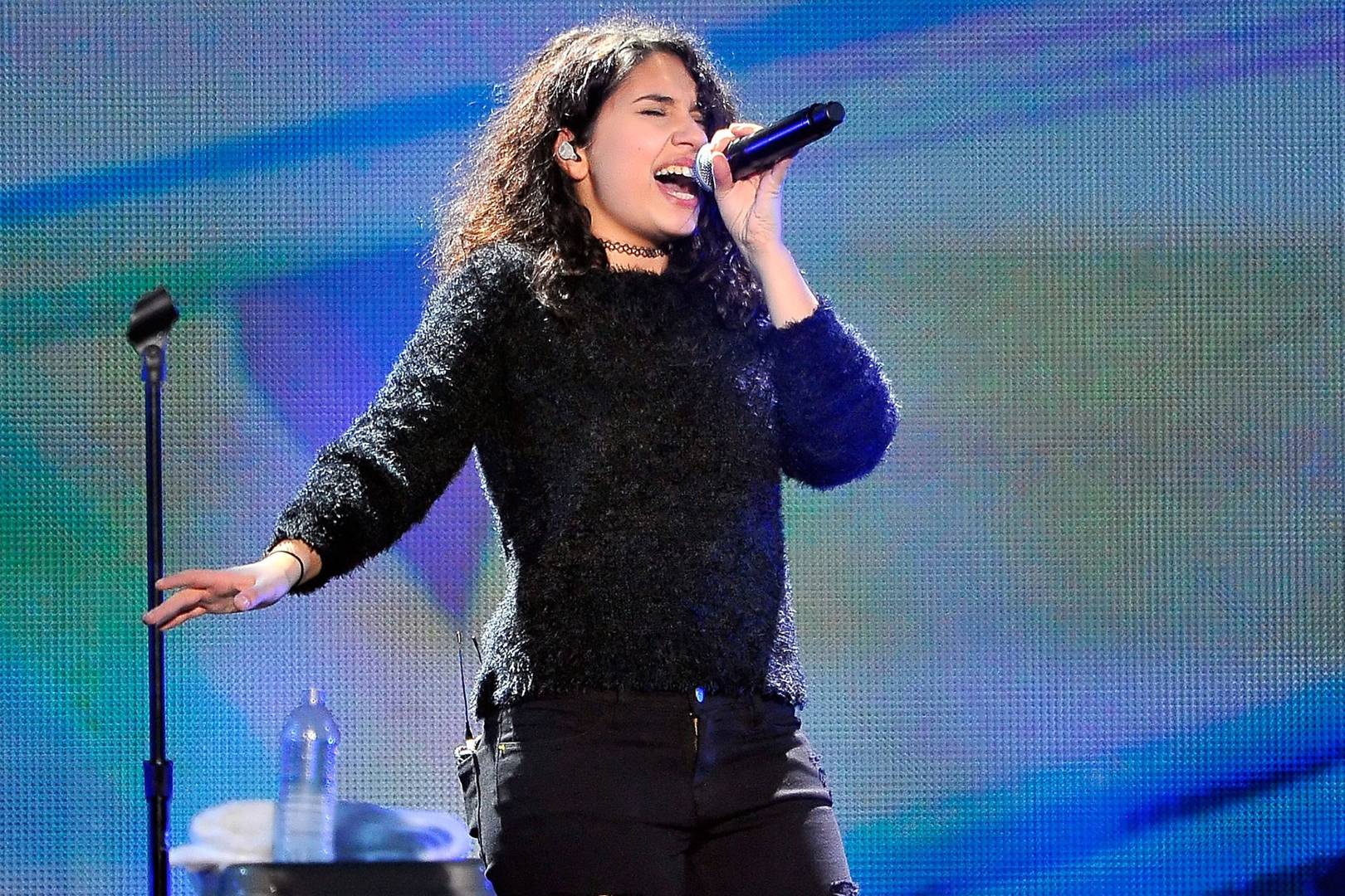 Alessia Cara singer - Know It All new album - facts & bio | Glamour UK