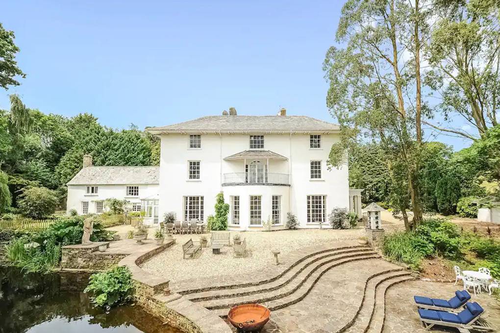 13 Party Houses: Best Party Houses to Rent For Large Groups | Glamour UK