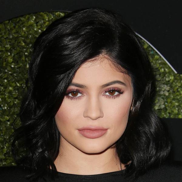 Kylie Jenner Hair & Beauty Look Book: Lips, Hair Colours & Makeup ...