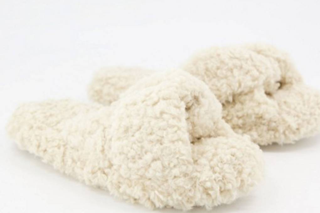 37 Best Slippers For Women To Wear in Lockdown 2021 | Glamour UK