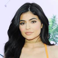 Kylie Jenner Hair & Beauty Look Book: Lips, Hair Colours & Makeup ...