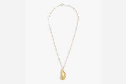 6 Tips On How To Layer Your Jewellery Like An Expert | Glamour UK