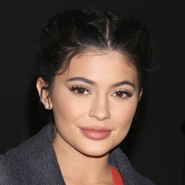 Kylie Jenner Hair & Beauty Look Book: Lips, Hair Colours & Makeup ...