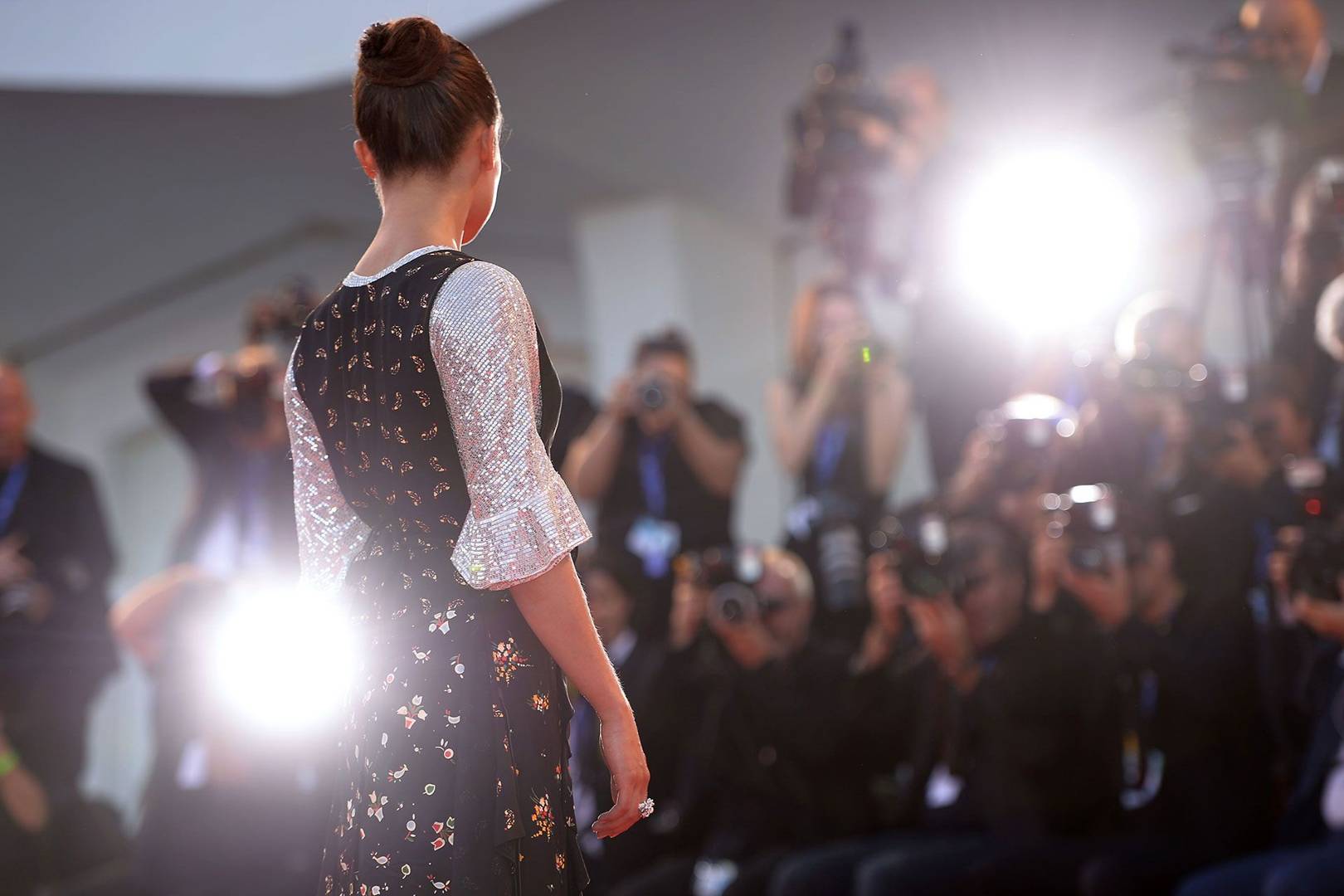 What it's REALLY like to be a female paparazzo | Glamour UK