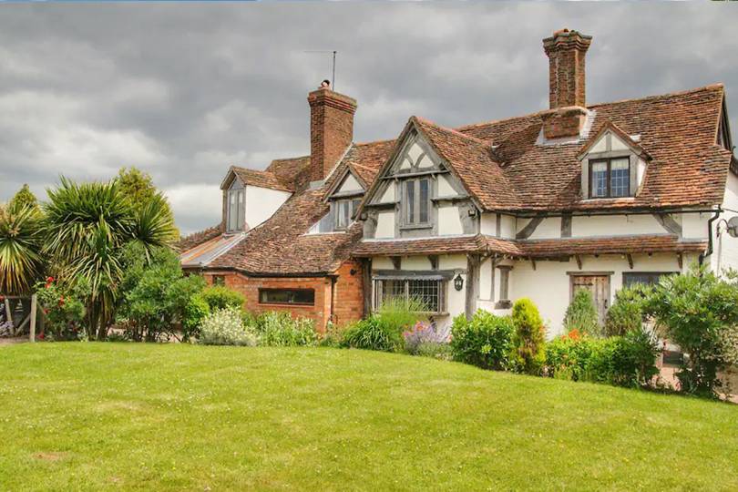 13 Party Houses: Best Party Houses to Rent For Large Groups | Glamour UK