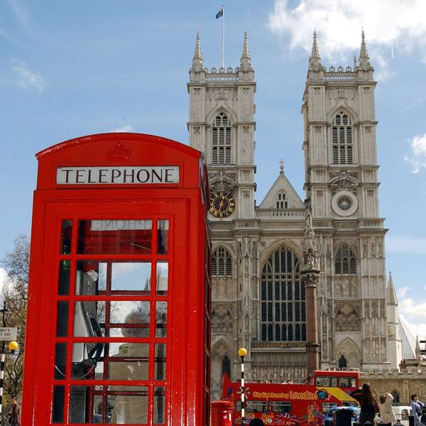 Top Ten British Icons on GLAMOUR.com - the most iconic British Fashion ...