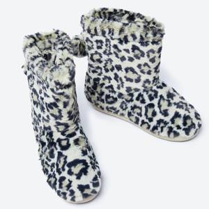 37 Best Slippers For Women To Wear in Lockdown 2021 | Glamour UK