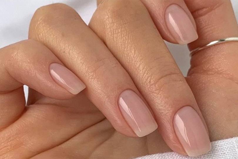 Barely-There Polish Is The Laid-Back Trend For Mani Minimalists ...
