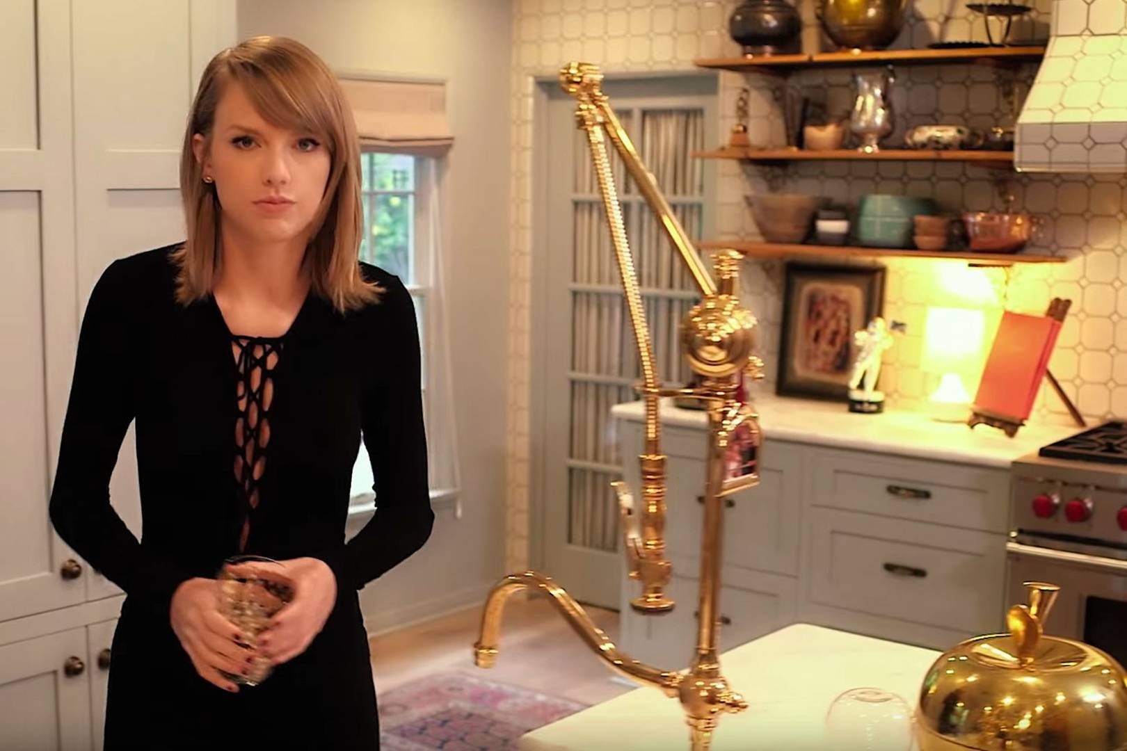 Taylor Swift 73 questions Vogue interview video | Glamour UK