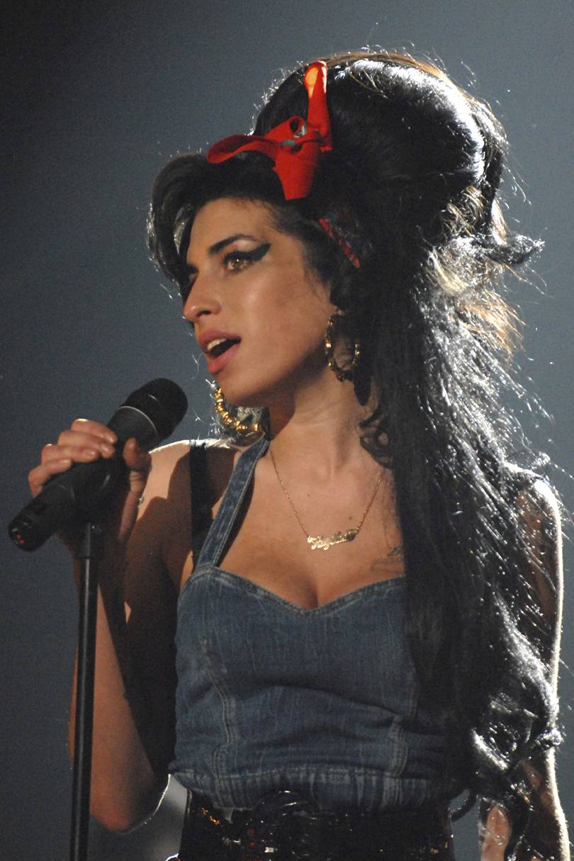32 Of The Most Iconic Fashion Moments In Music History Glamour Uk