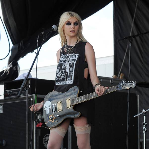 The 25 Most Influential Style Icons in Music | Celebrity Fashion and ...