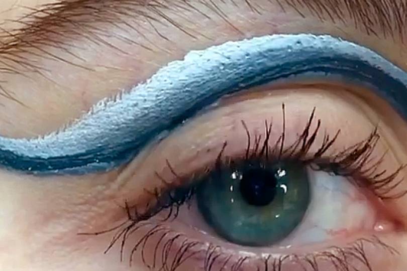 This Instagram User Makes A Gradient Cat Eye With A Single Brushstroke ...