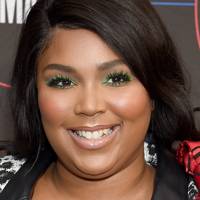 Lizzo's Hair And Makeup: Best Beauty Looks From The Pop Icon | Glamour UK